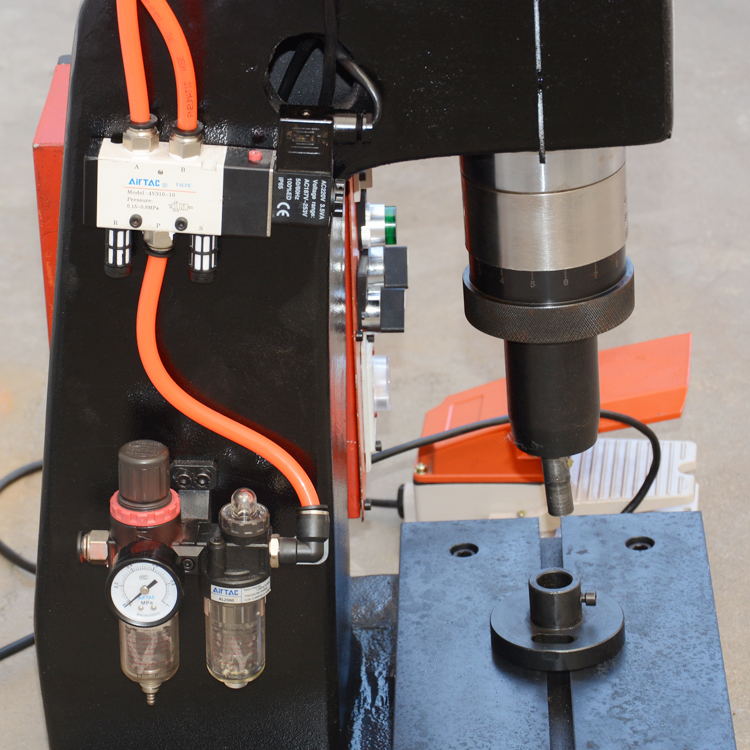 铆钉机头,冲压铆钉机,双头铆钉机_大山谷图库